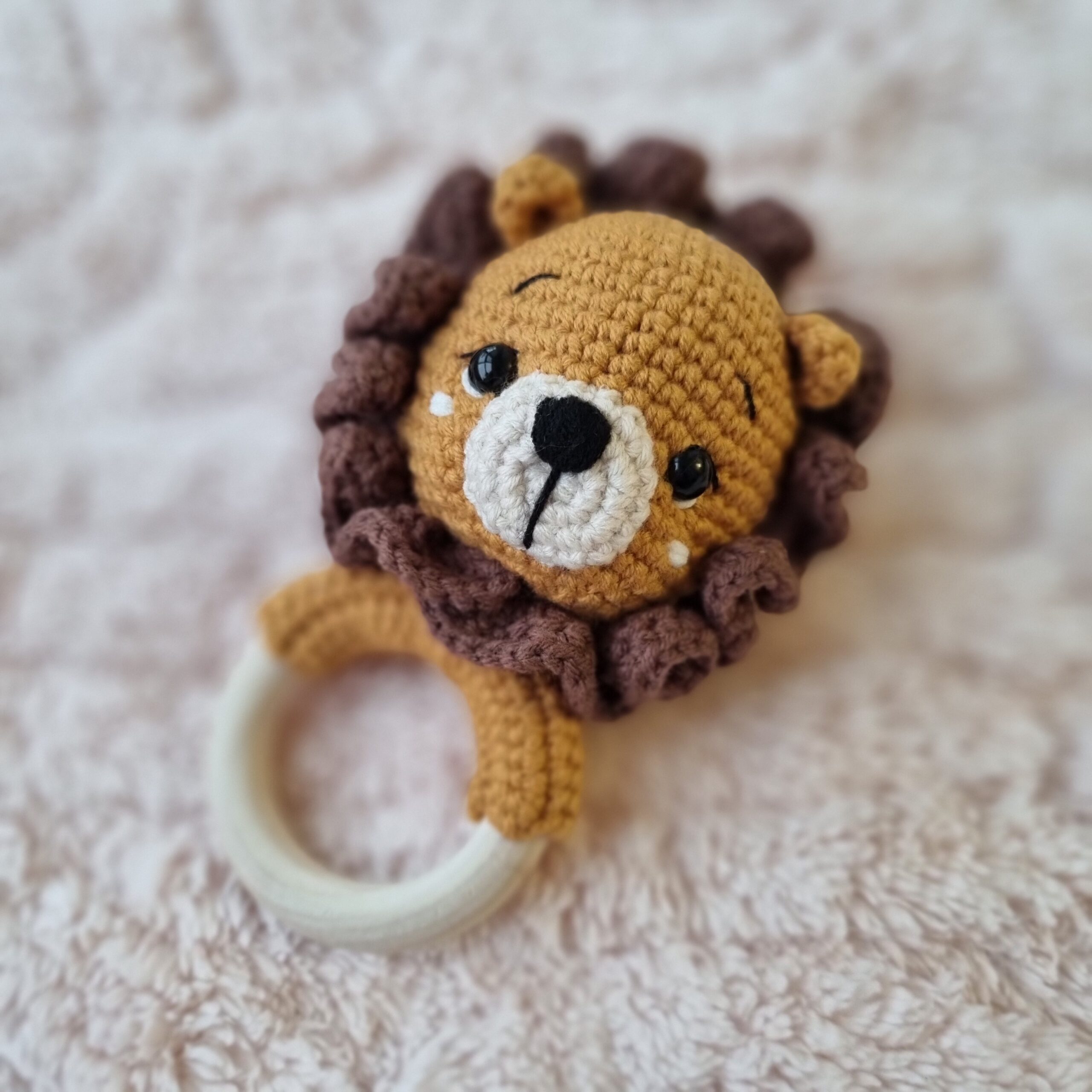 Lion baby rattle crochet pattern - Free Amigurumi Patterns